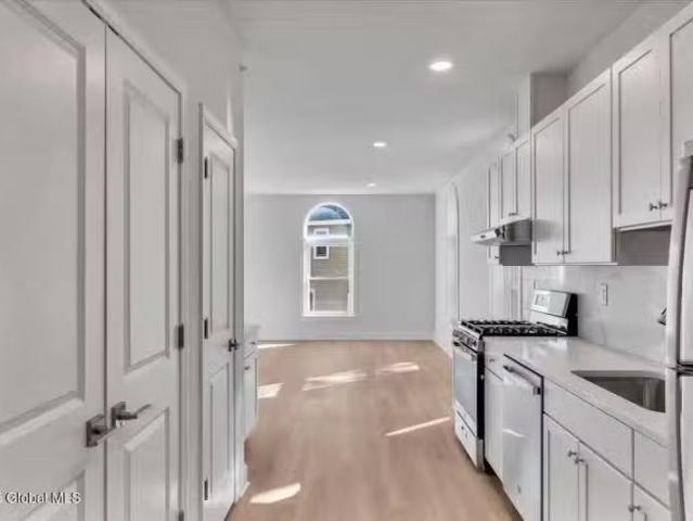 102 Hackett Boulevard, 302, Albany, NY 12209
