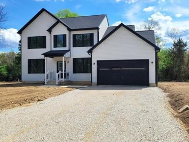 102 Heatherwood Dr, Vineland, NJ 08360