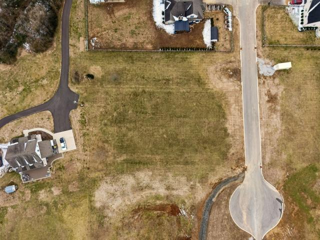 102 Heirloom Ln