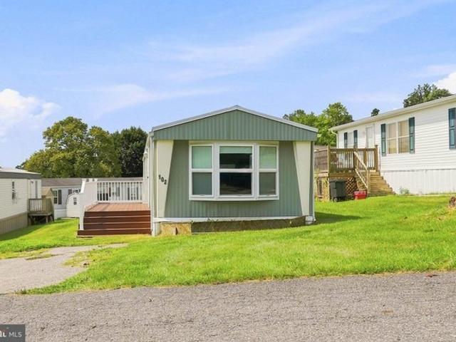102 Hideaway Ln, Honey Brook, PA 19344