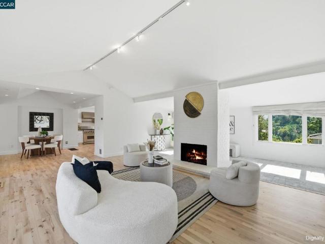 102 Hillcrest Dr