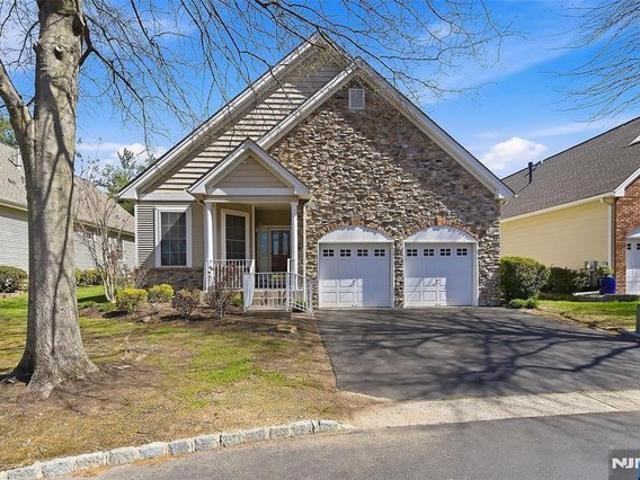 102 Hummingbird Dr, Trenton, NJ 08690