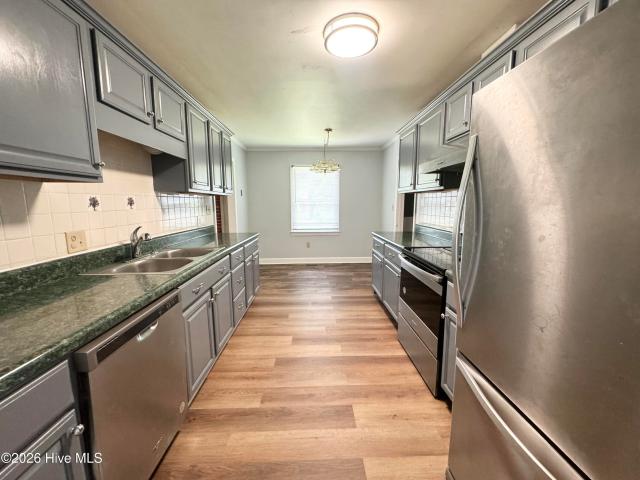 102 Hunters Trail W