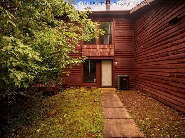 102 Hunters Ridge Rd, Charleston, WV 25314