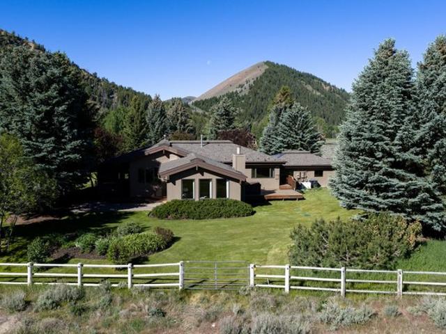 102 Hyndman Ct, Hailey, ID 83333