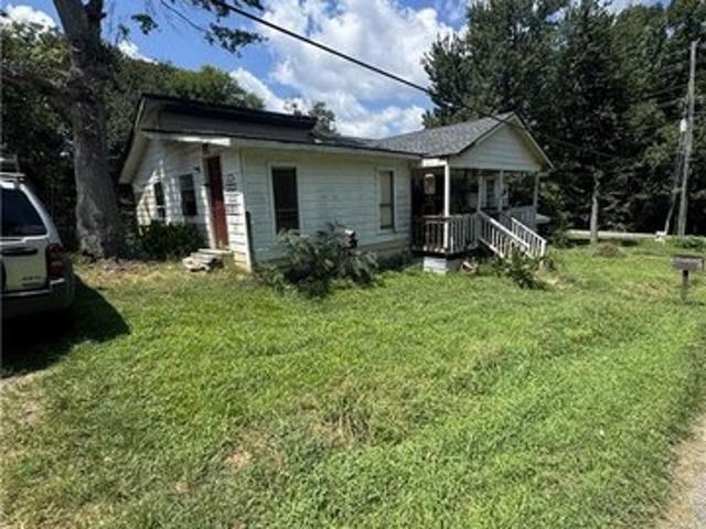 102 Oak Dr SE, Acworth, GA 30101