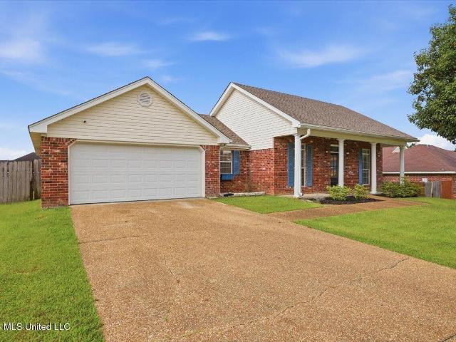 102 Oak Leaf Way
