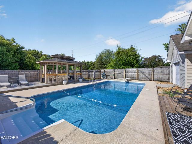 102 Oak Springs Lane