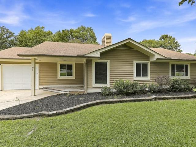 102 Oaklake Ct, Fuquay Varina, NC 27526