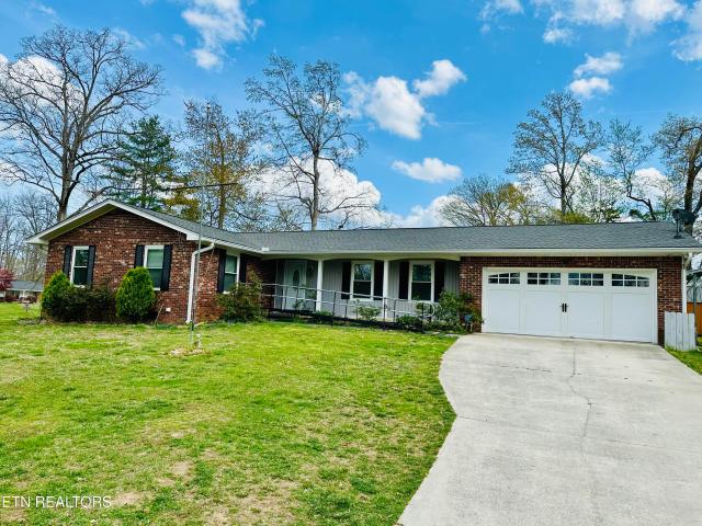 102 Oakwood Drive