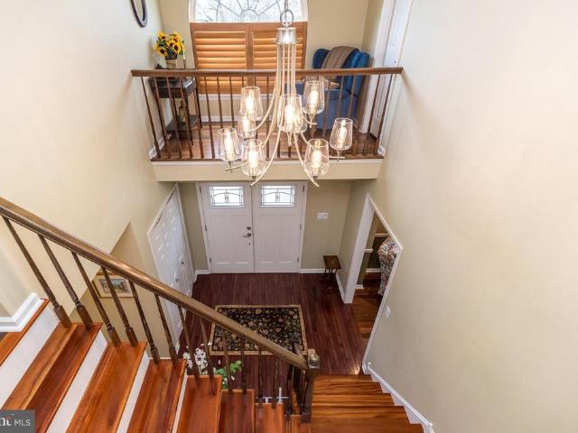 102 Oval Lane