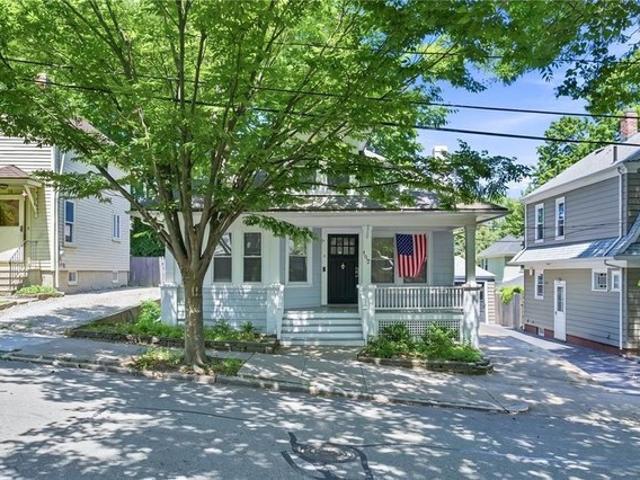 102 Overhill Rd, Providence, RI 02906