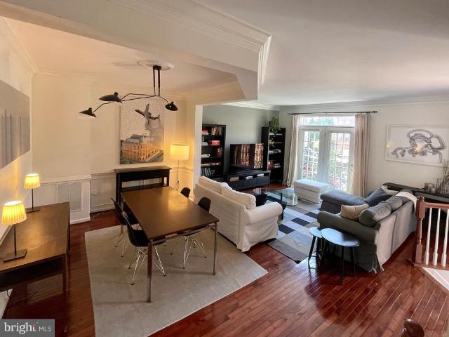 102 Lounsbury Place