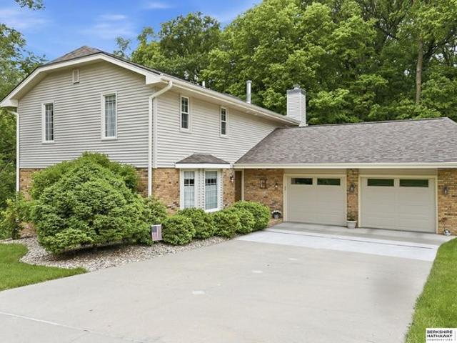 102 Lafayette Ln, Bellevue, NE 68005