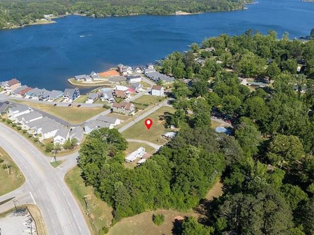 102 Lakeshore Dr, Greenwood, SC 29649