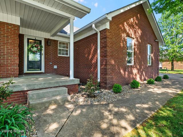 102 Lakeshore Dr