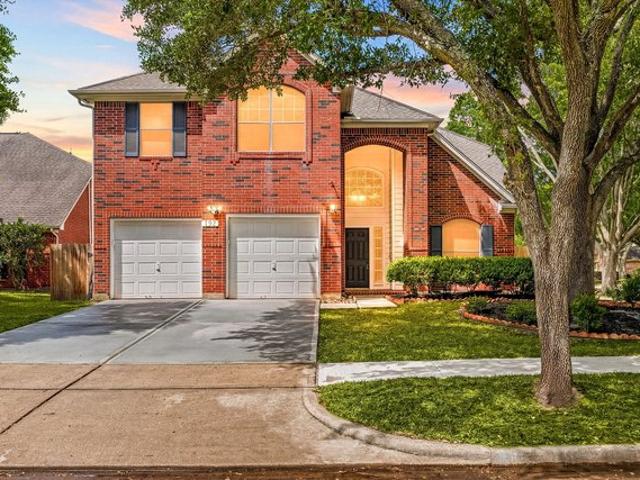 102 Lindencrest Ct, Sugar Land, TX 77479