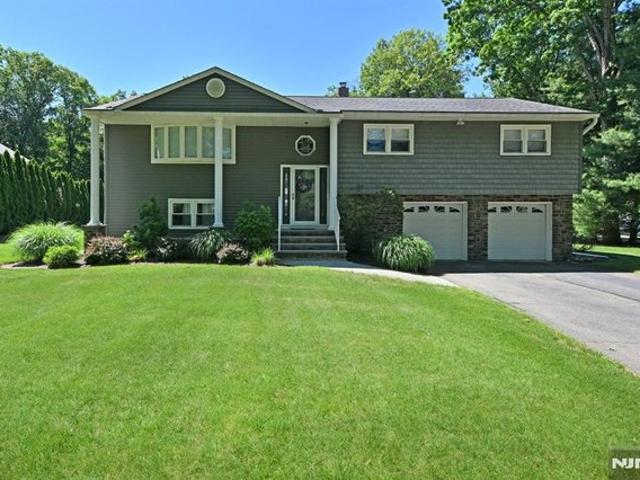 102 Lisa Ct, Wyckoff, NJ 07481