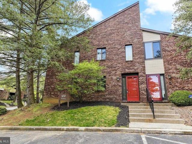 102 Mountainview Dr, Chesterbrook, PA 19087