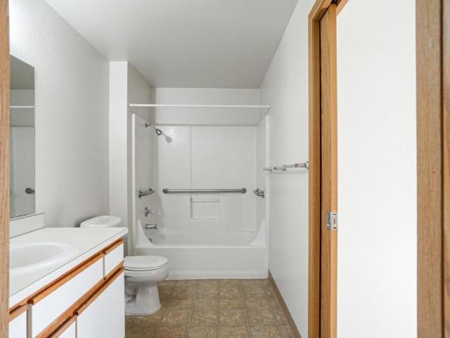 102 Mountain View Apts 2 Bedroom Apartment for Rent at 2108 Red Oak Dr S, Salem, OR 97302 Sunnyslope