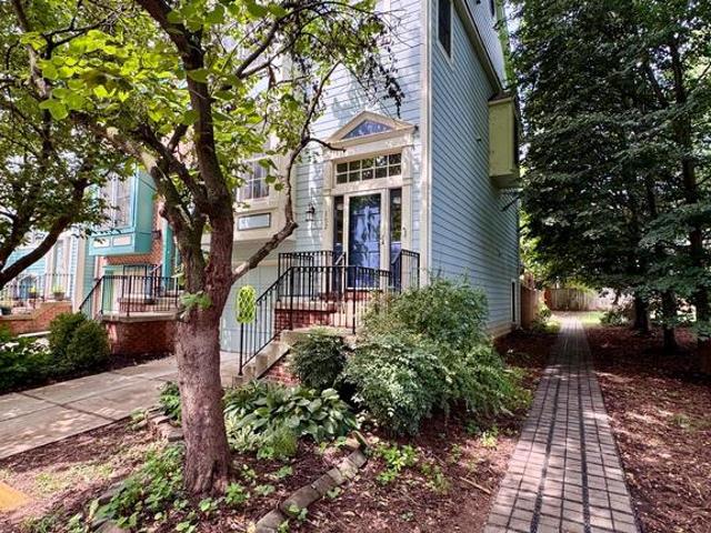 102 Maximillian Court SW