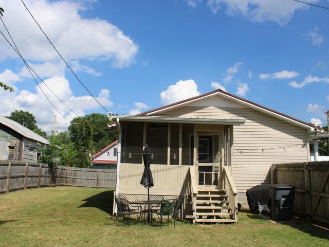 102 Madison St