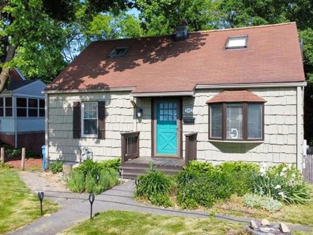 102 Mansfield Ave, Waterbury, CT 06705