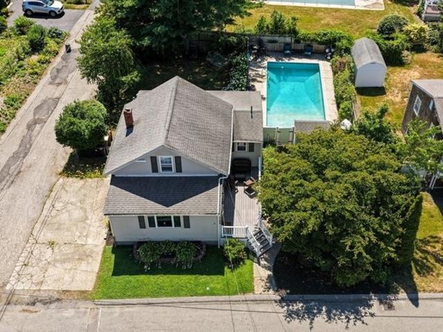102 Manzanetta Ave, Weymouth, MA 02188