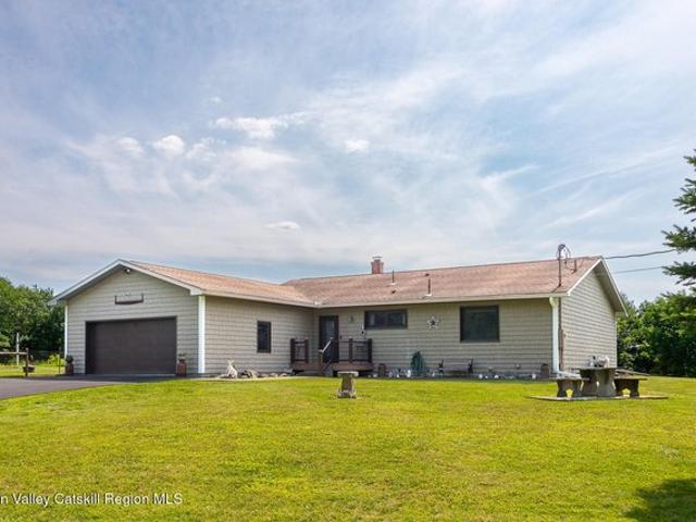 102 Meadow Ln, Unadilla, NY 13849