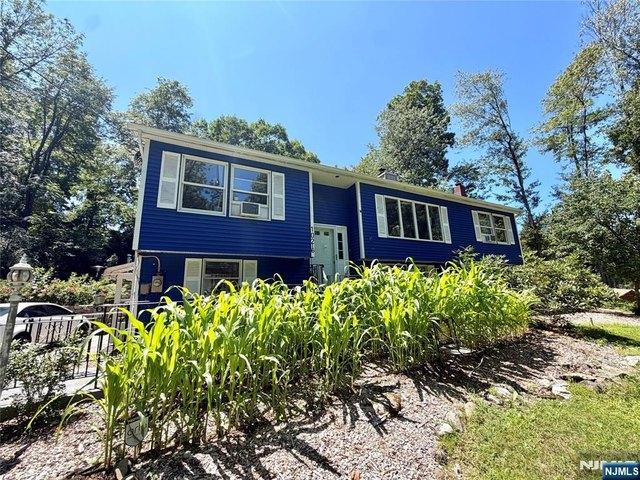 102 Meadow Rd, Newton, NJ 07860
