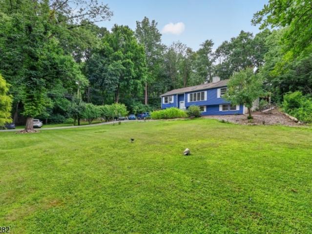 102 Meadow Rd