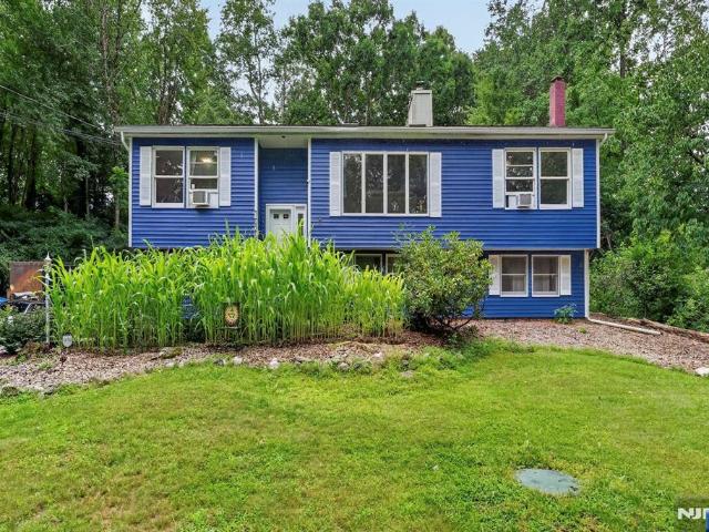 102 Meadow Road