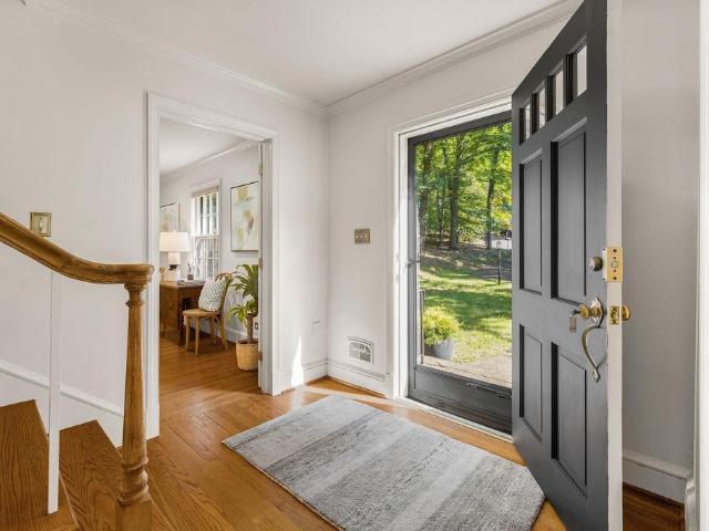 102 Meadowbrook Ct