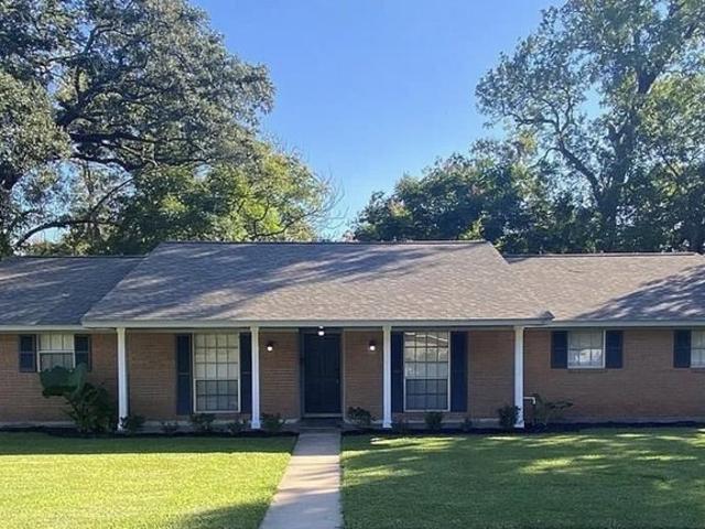 102 Mulberry St, Lake Jackson, TX 77566