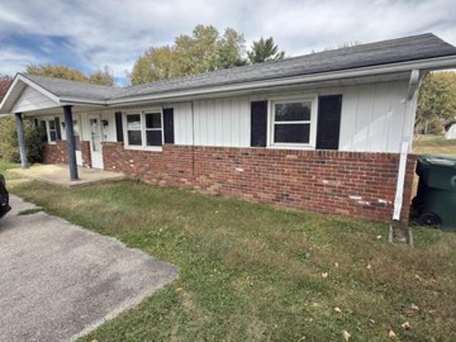 102 N Birchwood Dr, Muncie, IN 47304