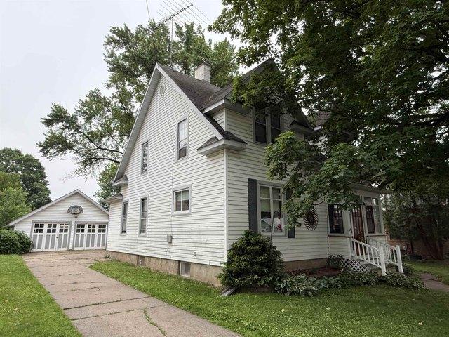 102 N Clinton Ave, Clintonville, WI 54929