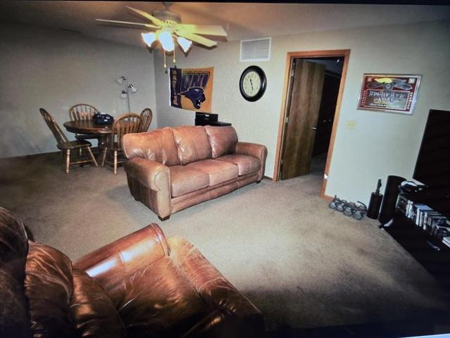102 N Franklin St Apt 3, Manchester, IA 52057