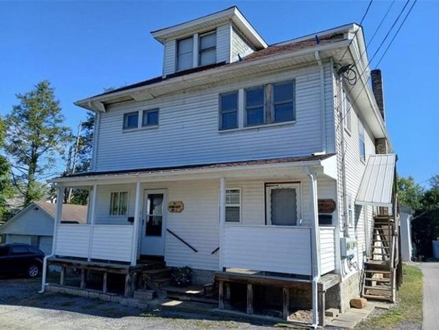 102 N Hickory Aly, Ligonier, PA 15658