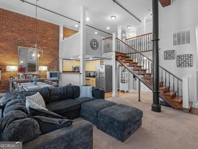 102 N Hill Street 302