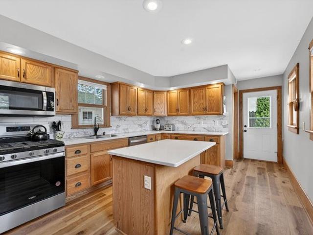 102 N Jefferson St, Waterford, WI 53185