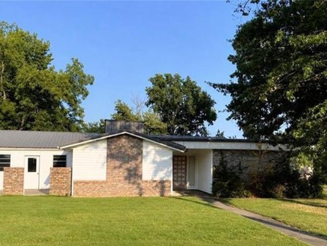 102 N Lillard Ln, Sallisaw, OK 74955
