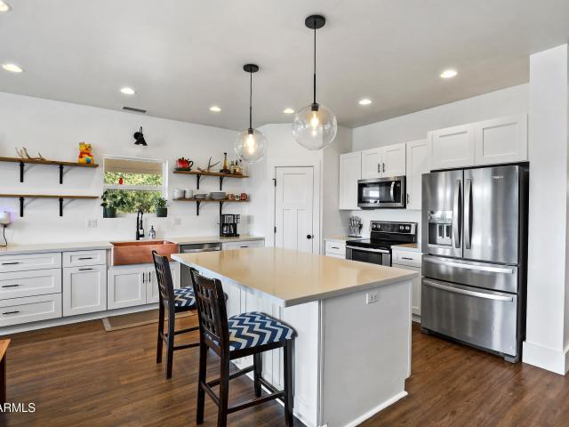 102 N Lookout Point