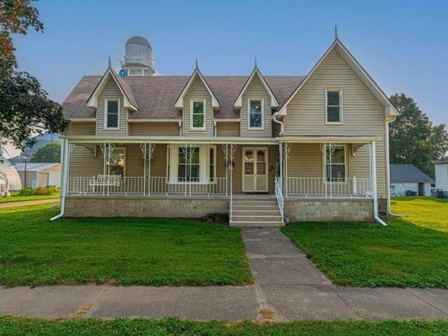 102 N Mason St, New Holland, IL 62671