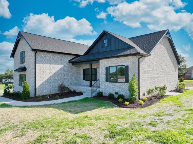 102 N Nikki Dr