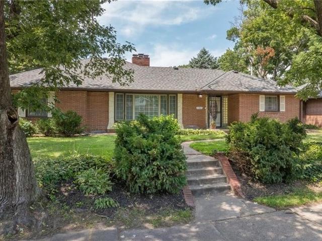 102 N Noyes Blvd, Saint Joseph, MO 64501