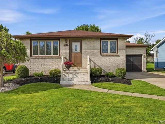 102 N Seine Dr, Buffalo, NY 14227