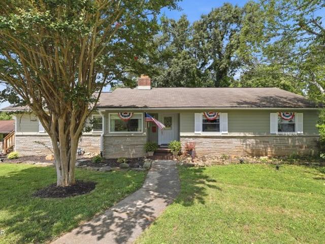 102 Nolan Rd, Oak Ridge, TN 37830
