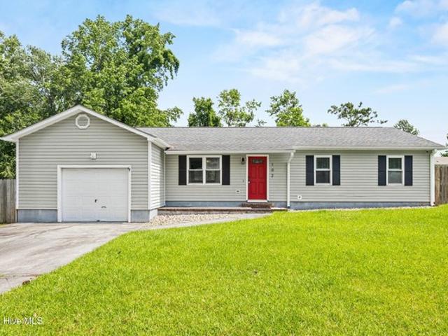 102 Natalie Ln, Hubert, NC 28539