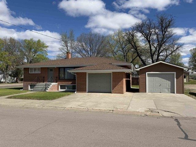 102 NE 2nd St, Mullen, NE 69152