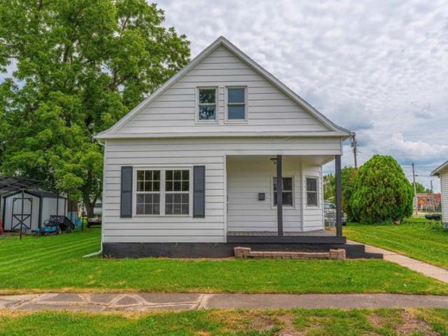 102 NE 2nd St, Atlanta, IL 61723